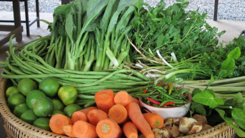 Five Ways to Dramatically Reduce Food Waste - Giving Compass Five Ways to Dramatically Reduce Food Waste - Giving Compass